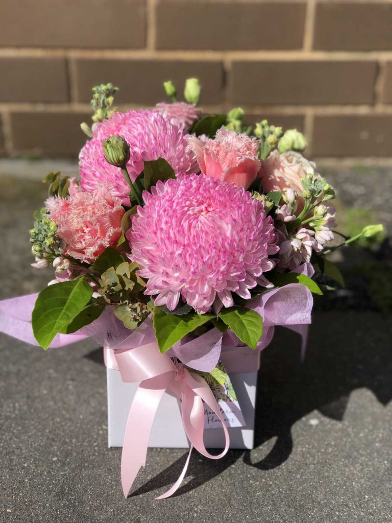 Small posy box – Monstera Flowers